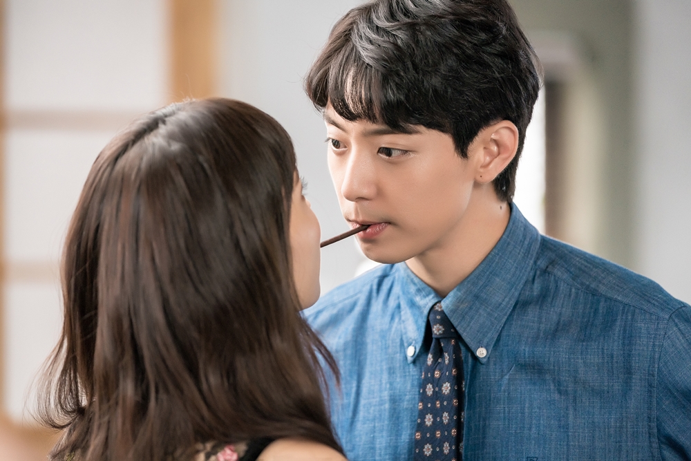 마녀의 사랑 윤소희 현우 빼빼로 키스 1초 전 입술이 닿을락 말락