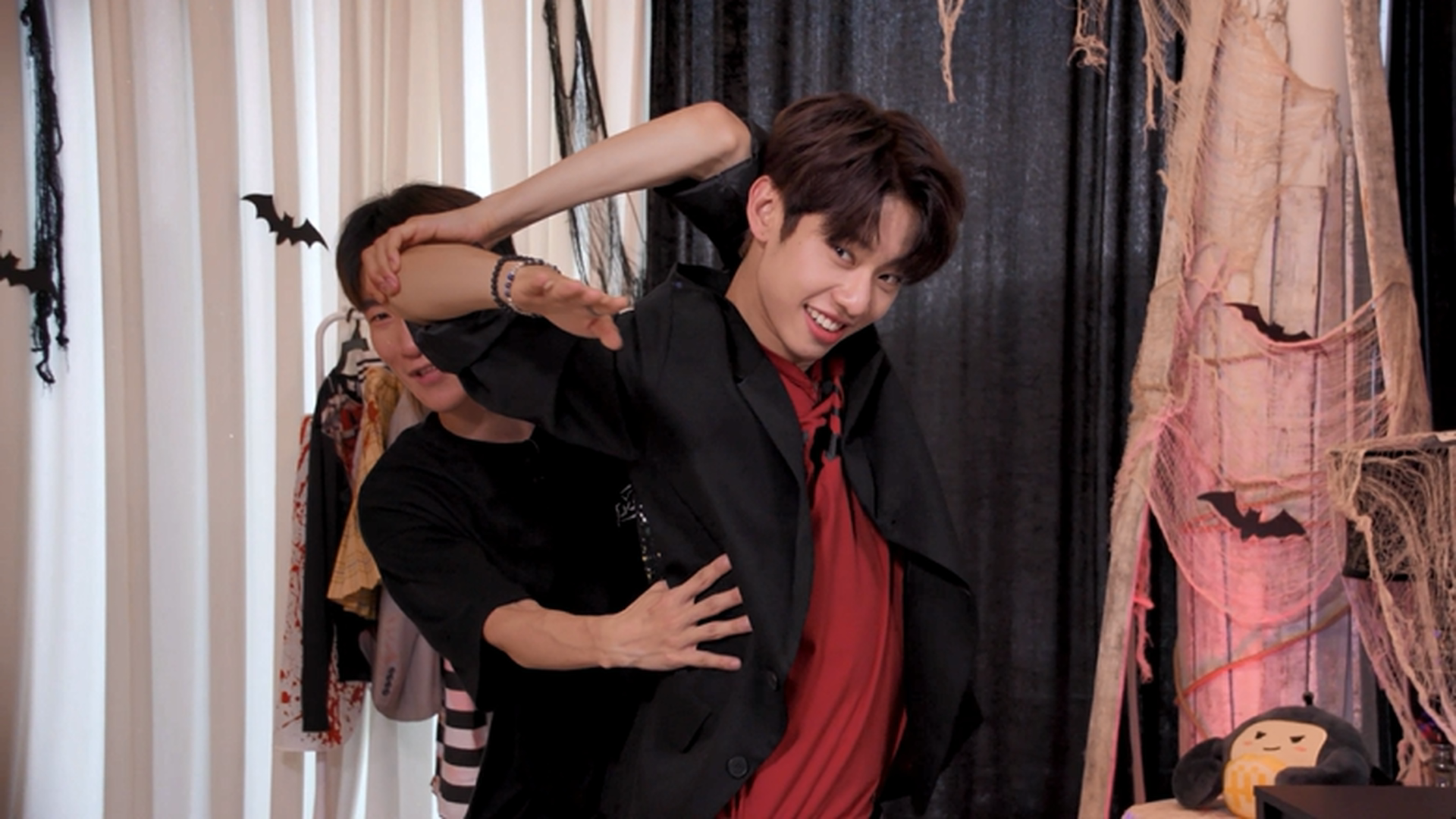 AB6IX 이대휘-임영민-김동현-전웅, 기괴한 모습으로 '마리텔 V2' 입성!