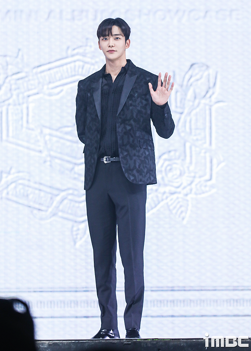 [포토] SF9 로운, '190cm 넘는 슈트핏'