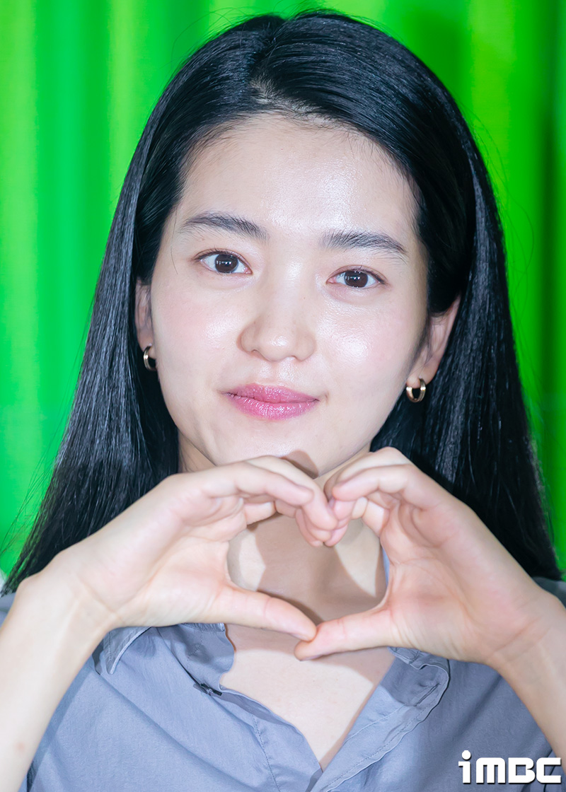 포토 김태리 외계인 아가씨 하트