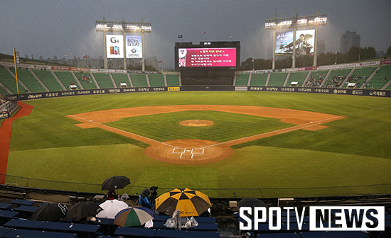 12일 KBO리그 5개 구장 전경기 '우천 연기'