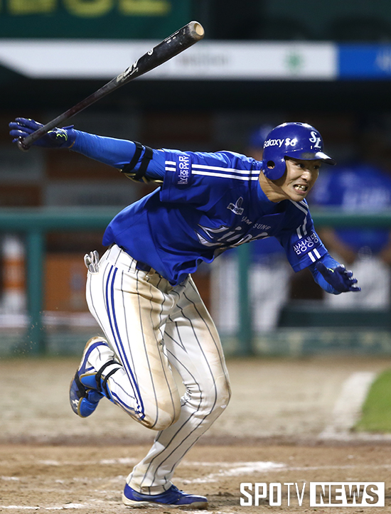 [포토S] 구자욱 '이 악물고 달려라'