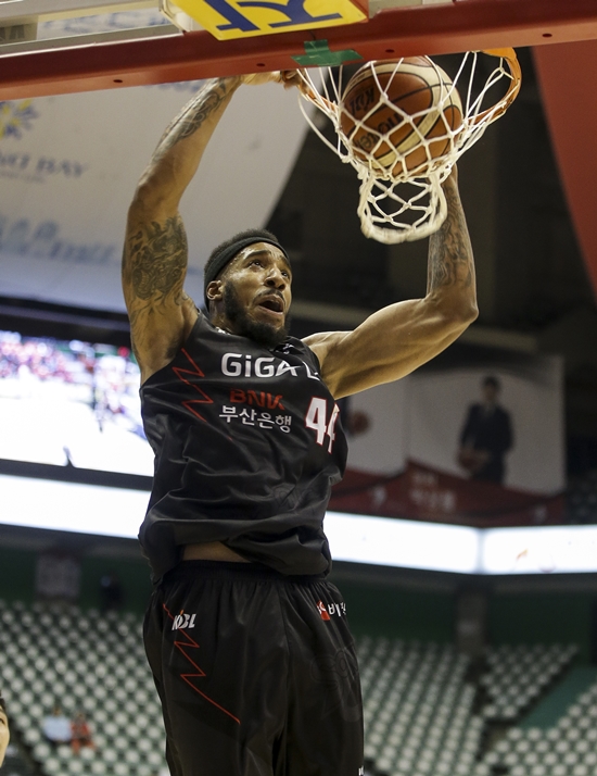 '이재도-심스 47점 합작' KT, KCC 꺾고 3연패 탈출