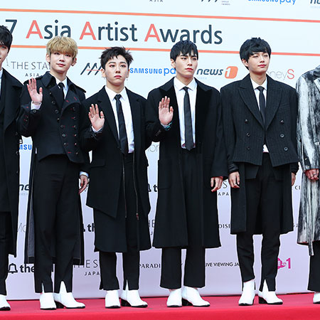 [포토] 'AAA' JBJ, 한 명은 꼭 눈을 감죠