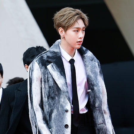 [포토] 'AAA' JBJ 권현빈, 레카 압도하는 화려한 재킷