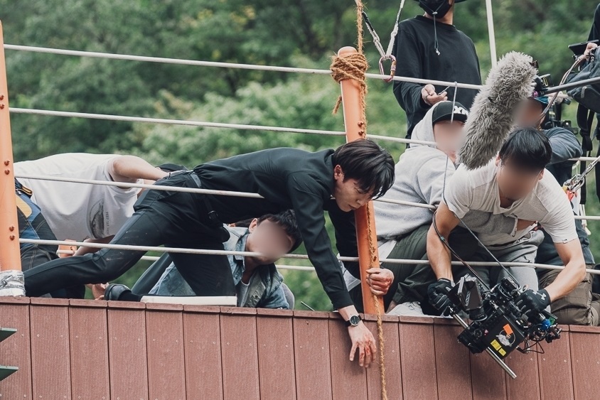 ‘손 the guest' 김동욱X김재욱 열연 빛난 충격 엔딩 비하인드 공개