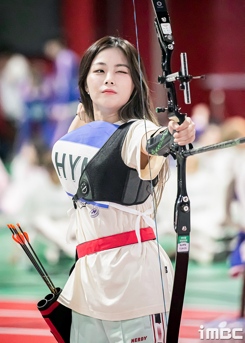 [움짤] HYNN, 흰 쏴야G~ (아육대 B하인드)