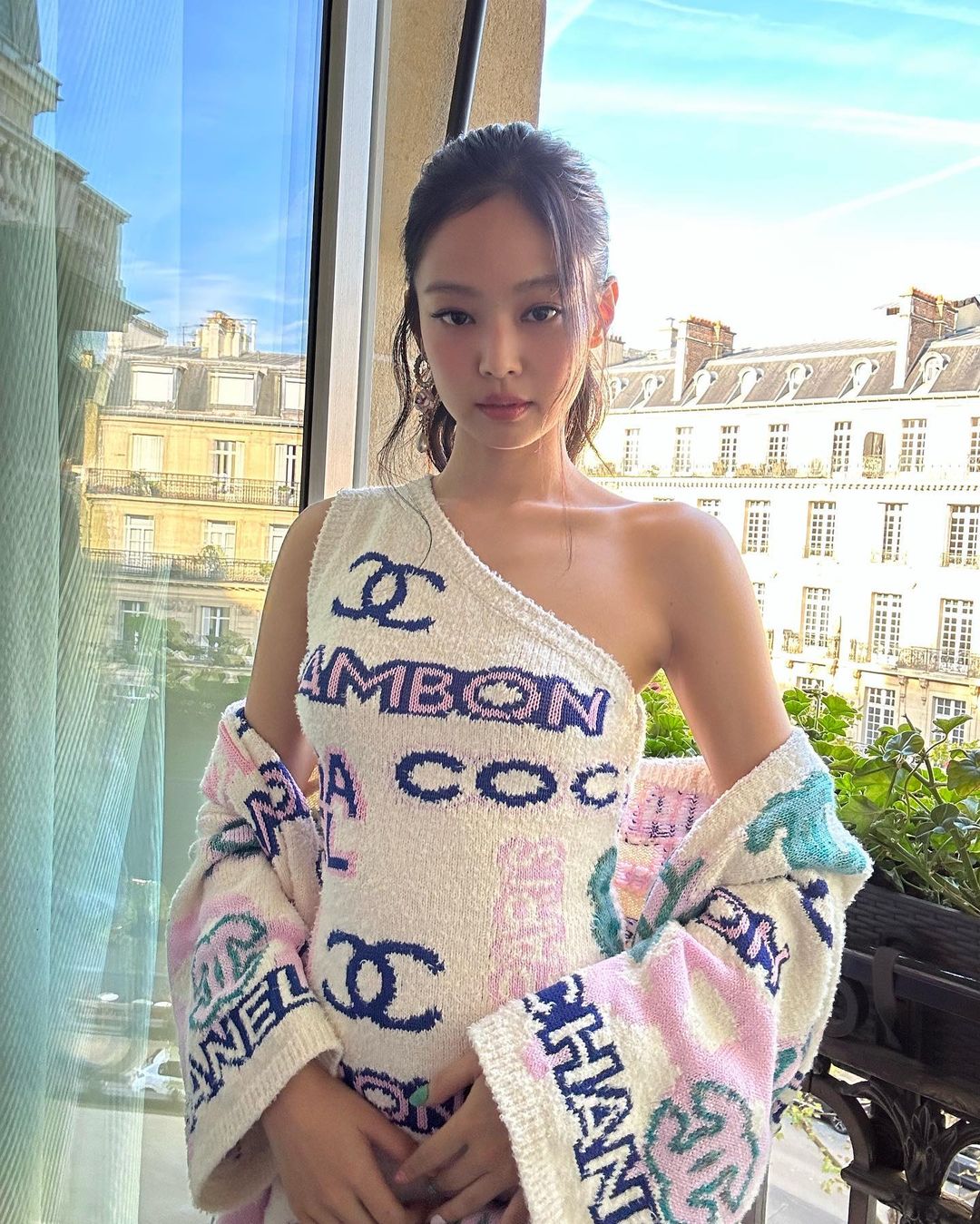 블랙핑크 제니, 명품보다 돋보이는 완벽 비주얼 [인스타]