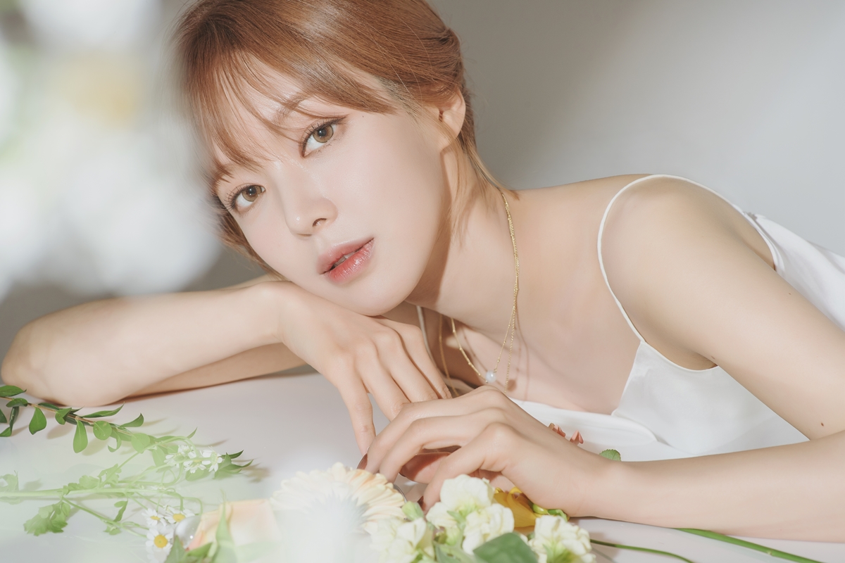 초아, PO 4차전 시구..."키움 히어로즈 우승 기원"