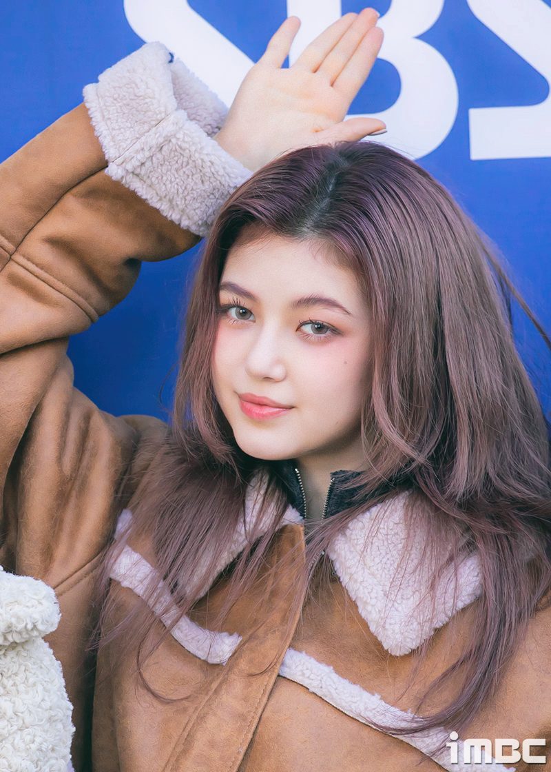 [움짤] 뉴진스, 'NWJNS' 검은 토끼의 해