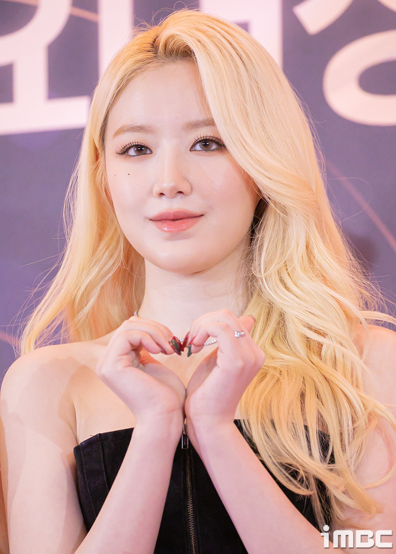 [포토] 슈화, 우아한 눈빛