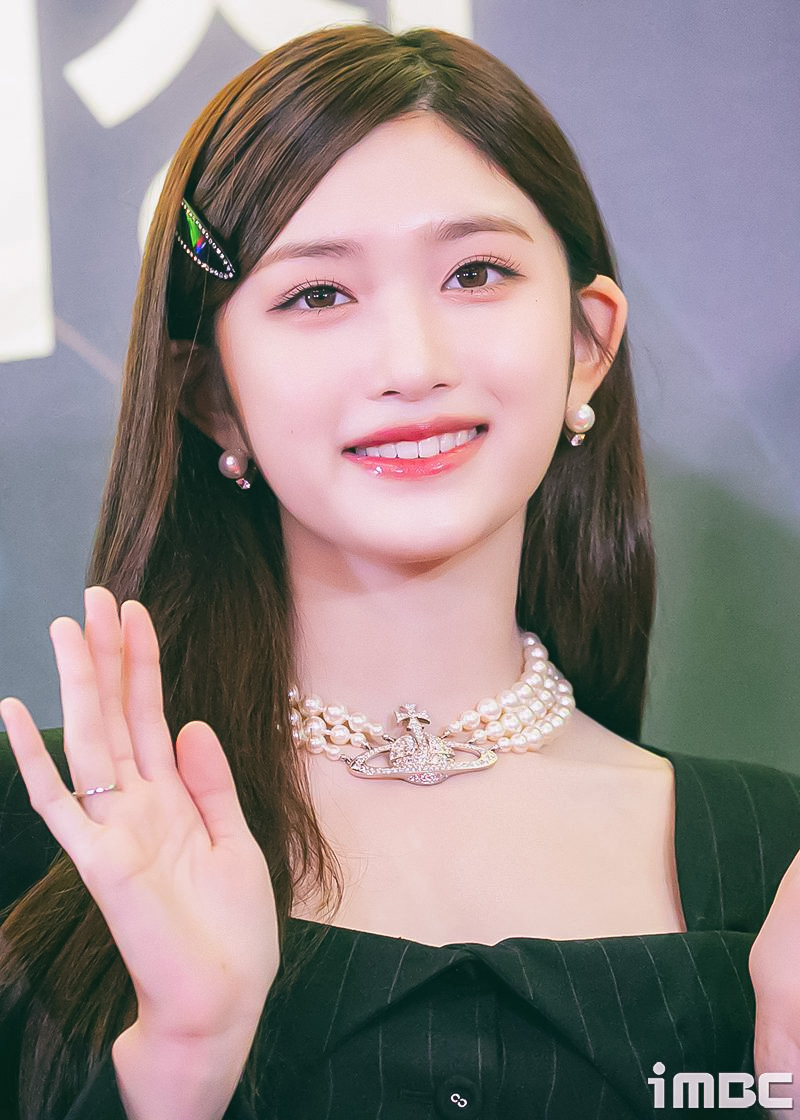 [아이브] [움짤] 아이브, ROYAL 블랙 퀸즈 : MLBPARK