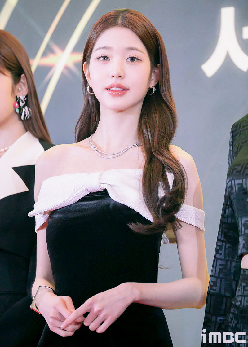 [아이브] [움짤] 아이브, ROYAL 블랙 퀸즈 : MLBPARK