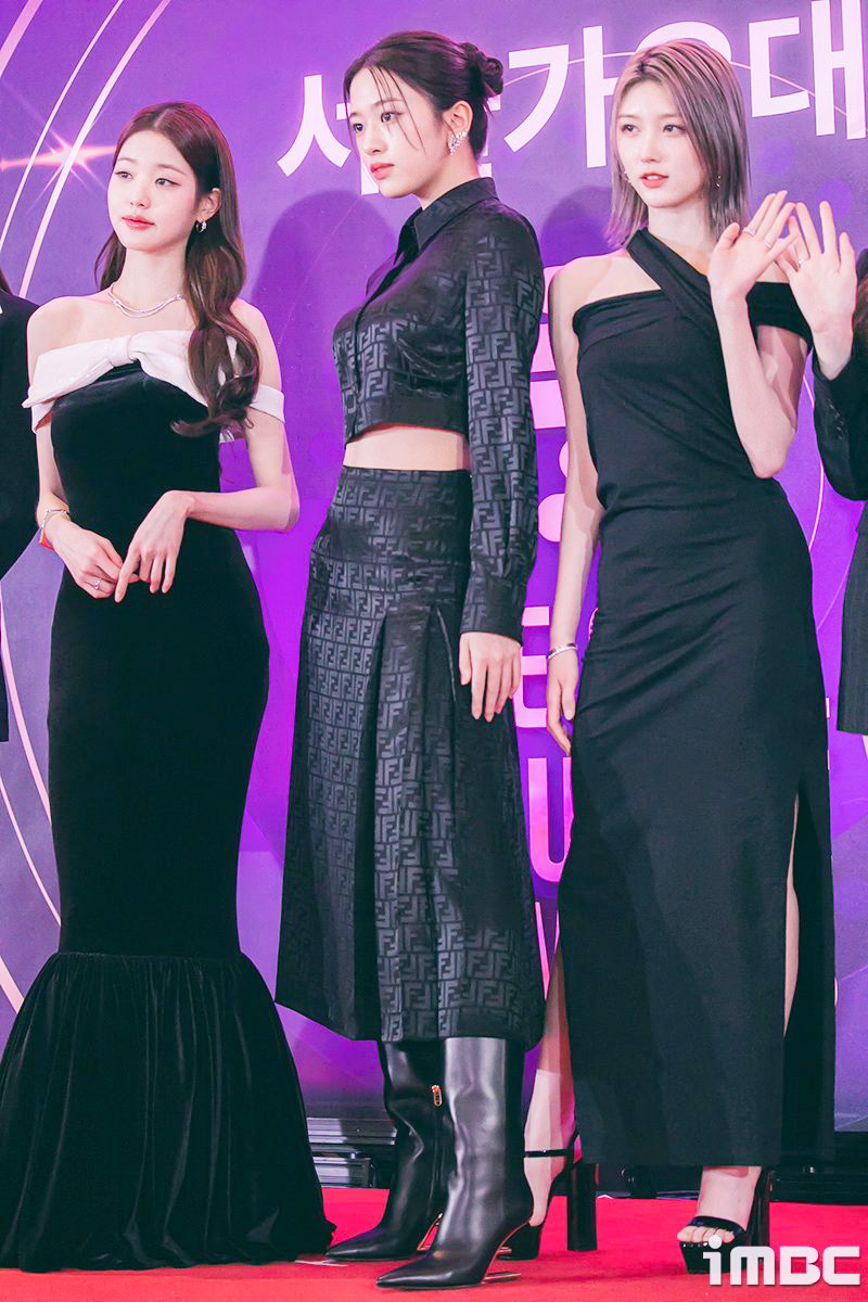 [아이브] [움짤] 아이브, ROYAL 블랙 퀸즈 : MLBPARK