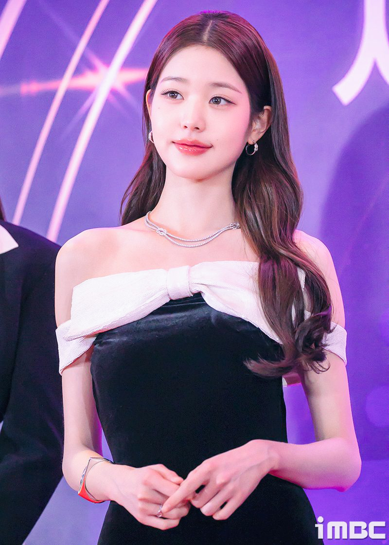 [아이브] [움짤] 아이브, ROYAL 블랙 퀸즈 : MLBPARK