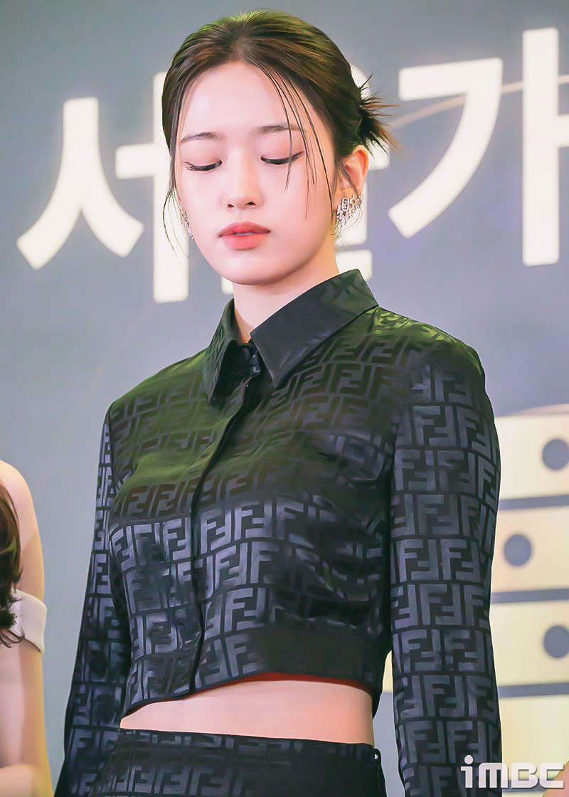 [아이브] [움짤] 아이브, ROYAL 블랙 퀸즈 : MLBPARK