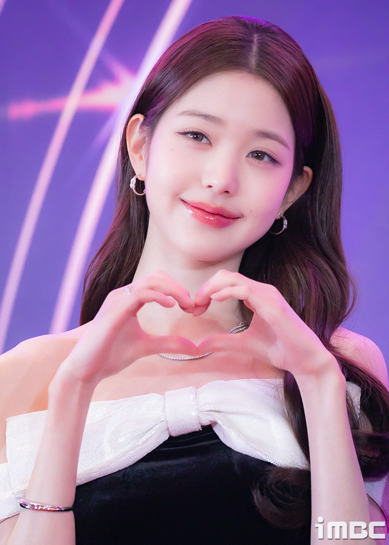 [아이브] [움짤] 아이브, ROYAL 블랙 퀸즈 : MLBPARK