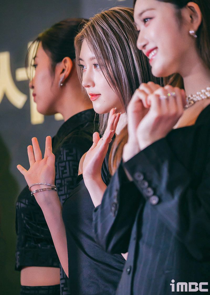 [아이브] [움짤] 아이브, ROYAL 블랙 퀸즈 : MLBPARK