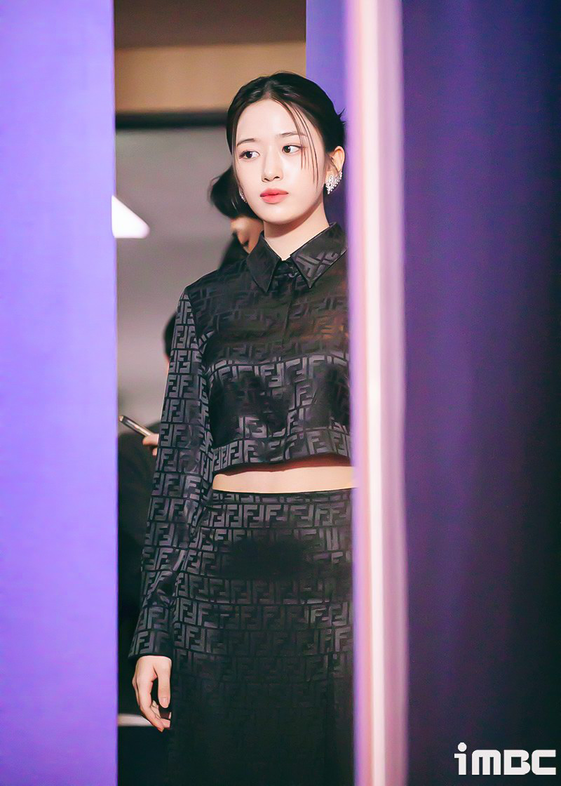 [아이브] [움짤] 아이브, ROYAL 블랙 퀸즈 : MLBPARK