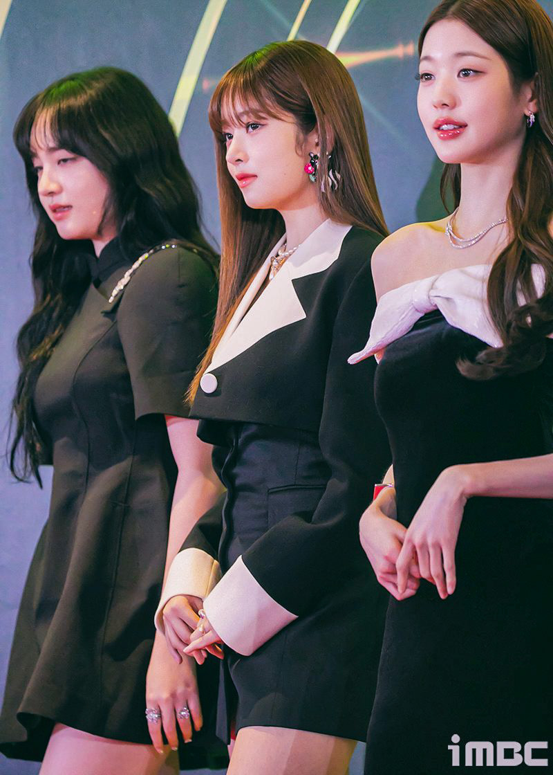 [아이브] [움짤] 아이브, ROYAL 블랙 퀸즈 : MLBPARK