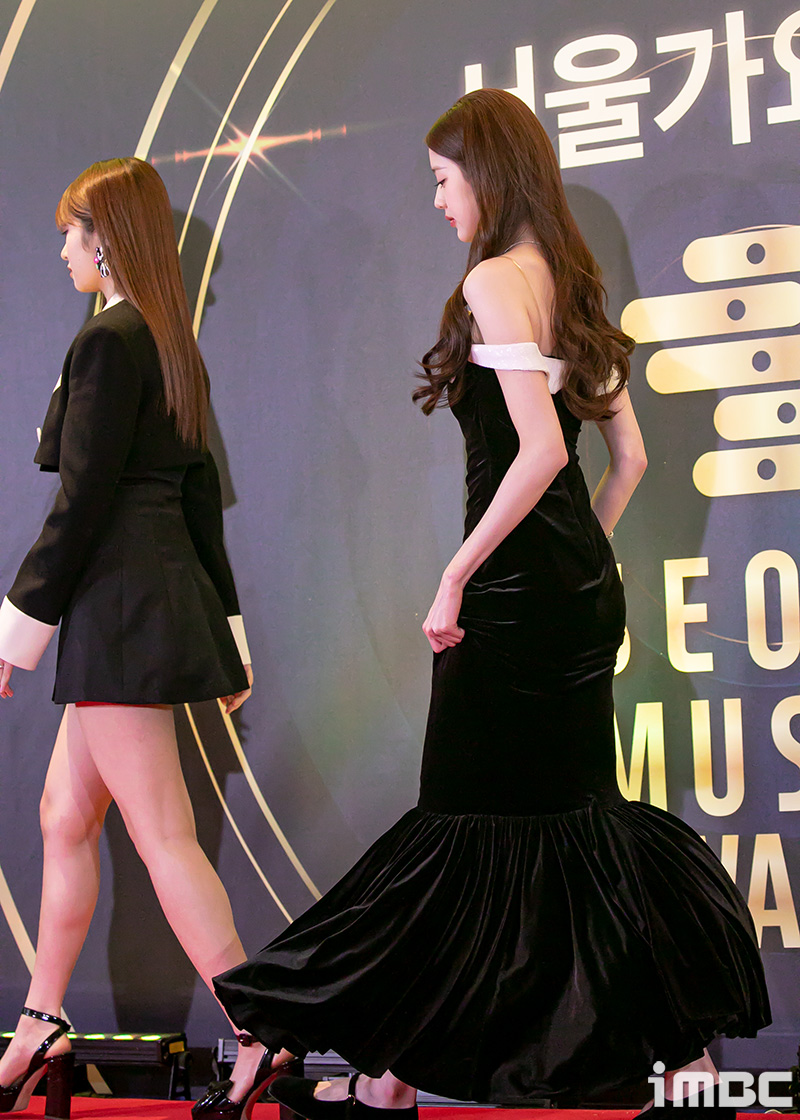 [아이브] [움짤] 아이브, ROYAL 블랙 퀸즈 : MLBPARK