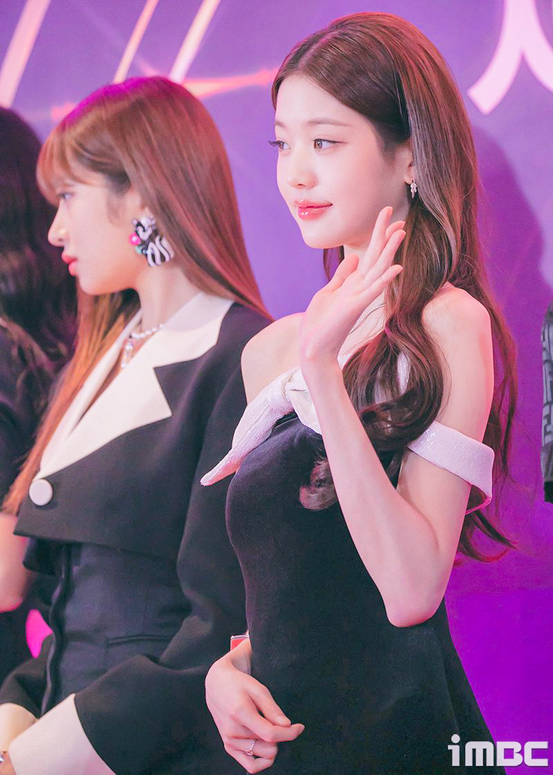 [아이브] [움짤] 아이브, ROYAL 블랙 퀸즈 : MLBPARK