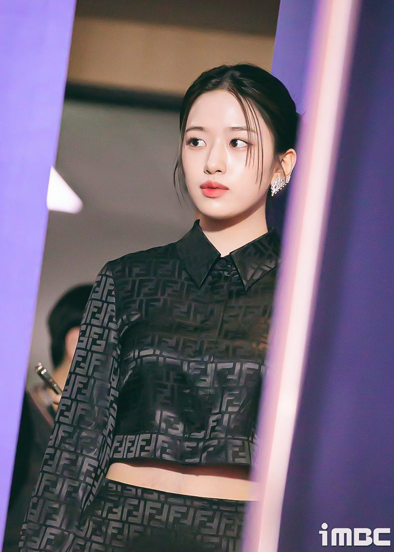 [아이브] [움짤] 아이브, ROYAL 블랙 퀸즈 : MLBPARK