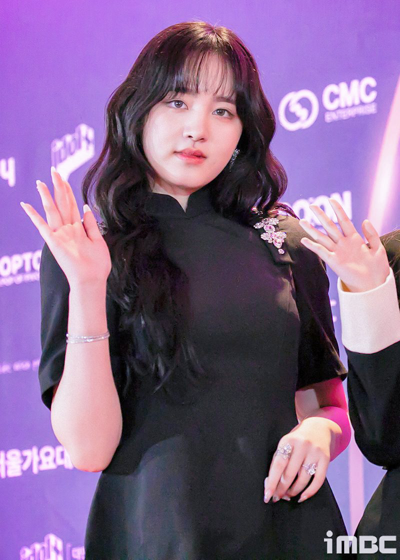 [아이브] [움짤] 아이브, ROYAL 블랙 퀸즈 : MLBPARK