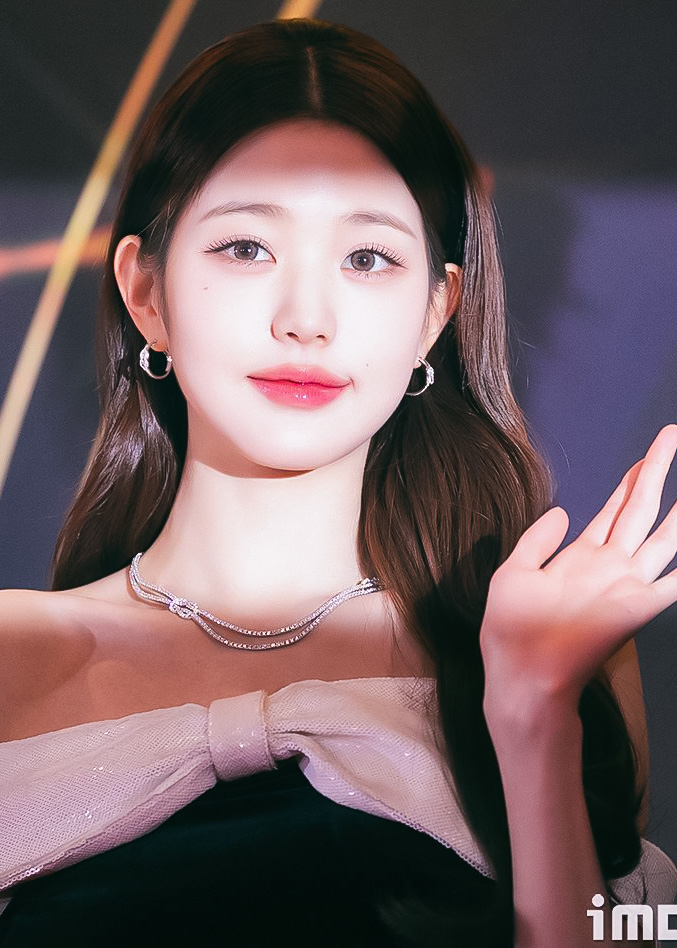 [아이브] [움짤] 아이브, ROYAL 블랙 퀸즈 : MLBPARK