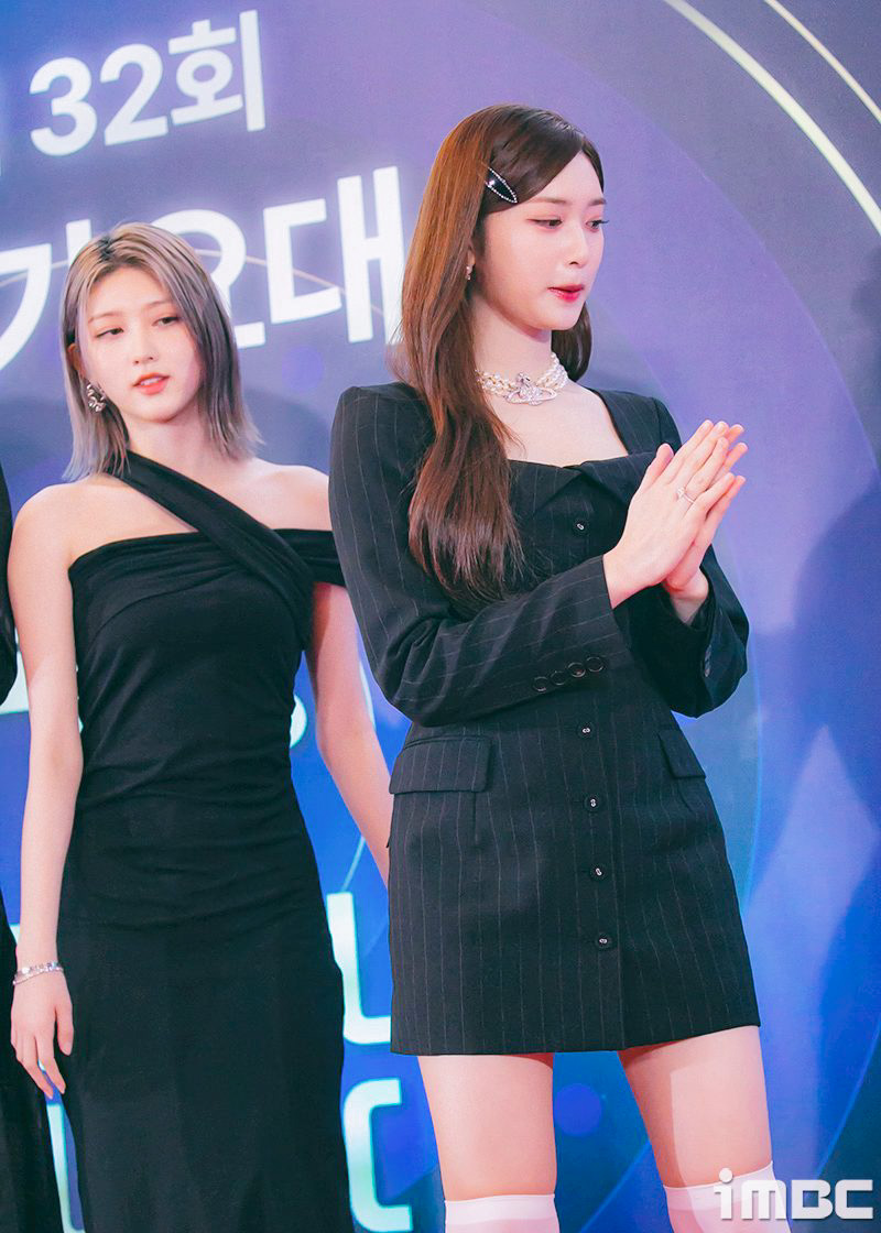 [아이브] [움짤] 아이브, ROYAL 블랙 퀸즈 : MLBPARK