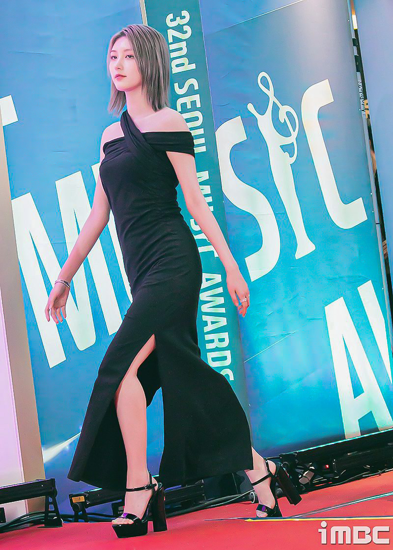 [아이브] [움짤] 아이브, ROYAL 블랙 퀸즈 : MLBPARK