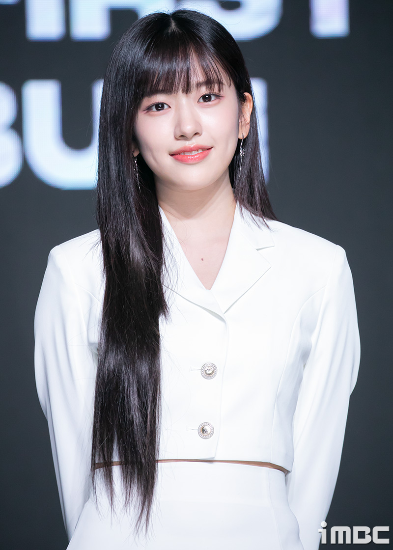 [포토] 아이브 안유진, 청초 봄 향기 가득