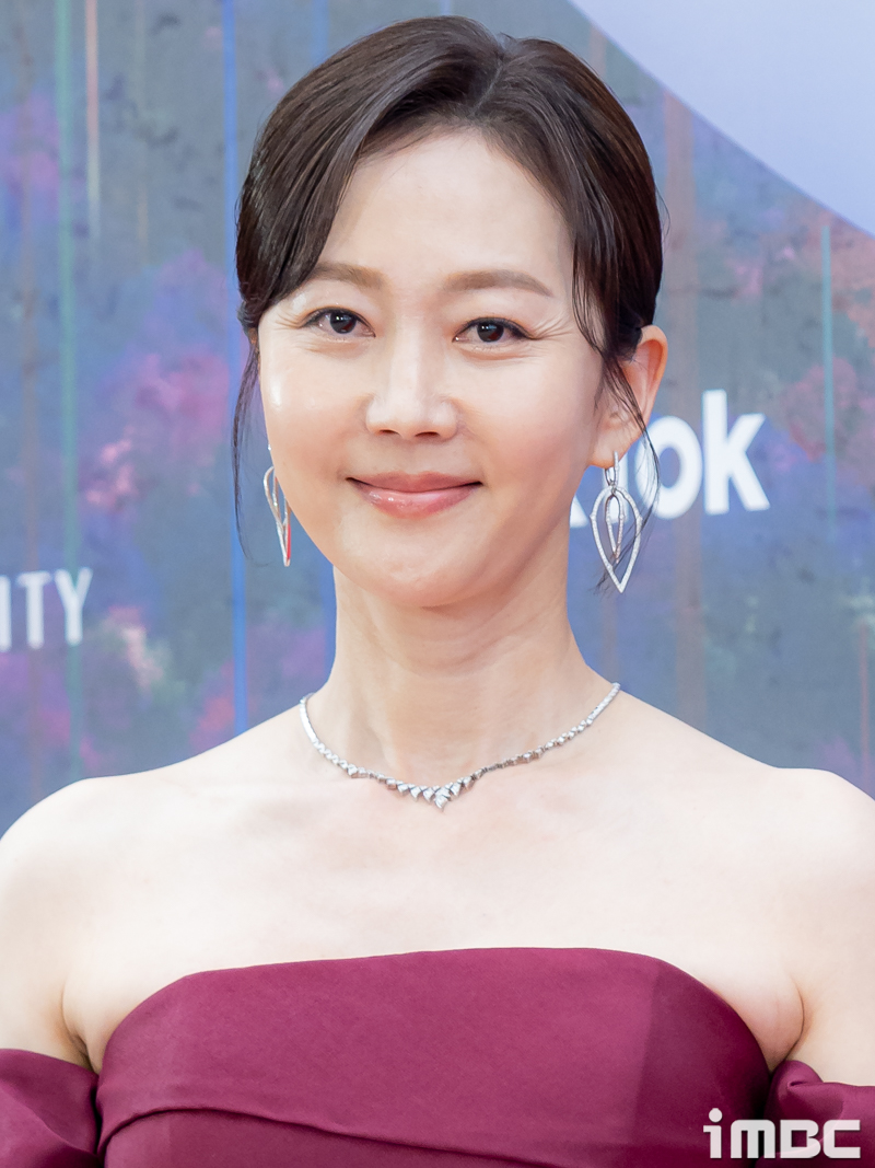 [포토] 염정아 우아한 버건디 드레스