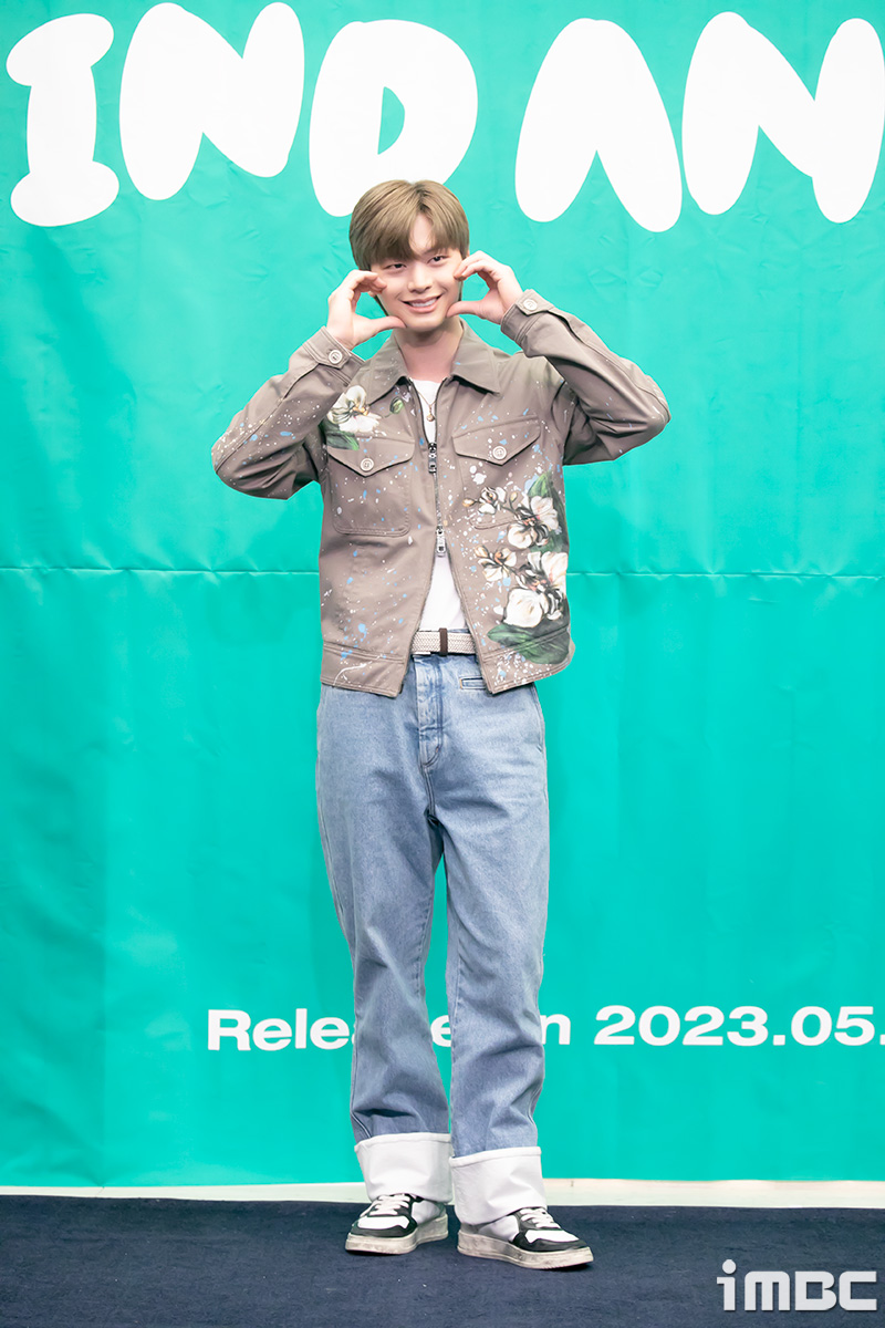 [포토] 비투비 육성재 꽃볼 바람~