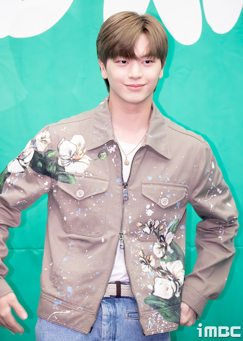 [포토] 비투비 육성재 꽃볼 바람~