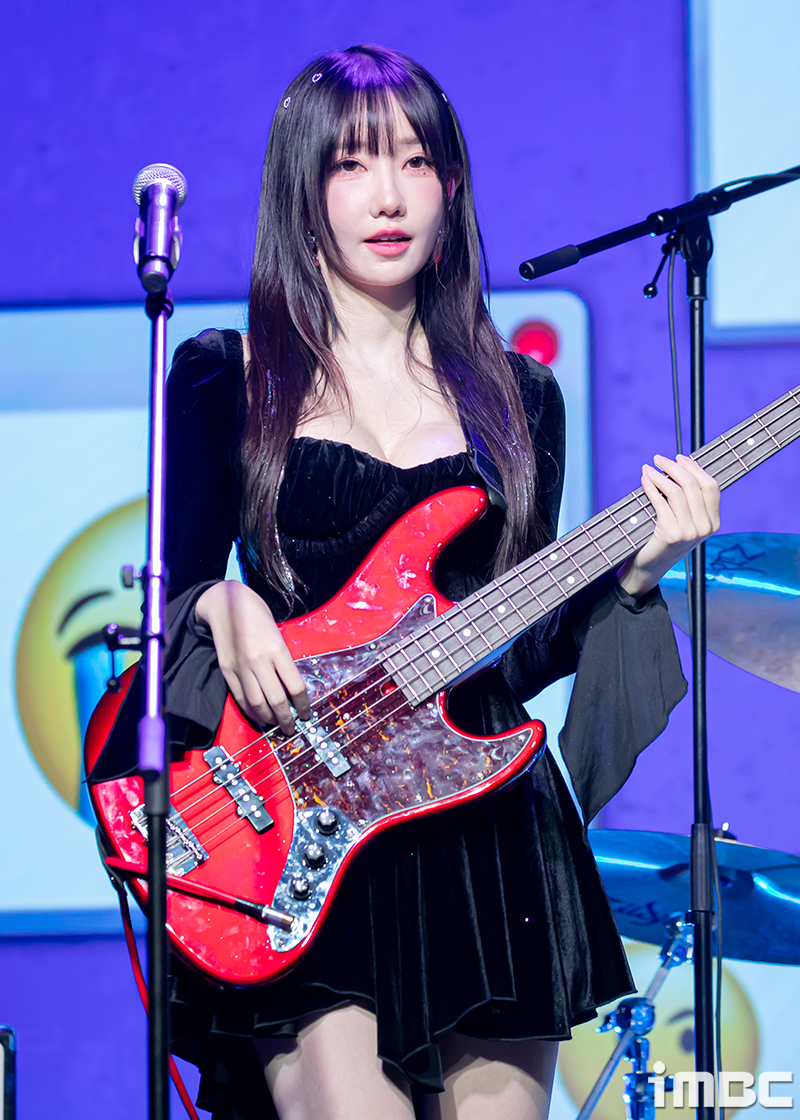 [포토] QWER 마젠타, 섹시 눈빛