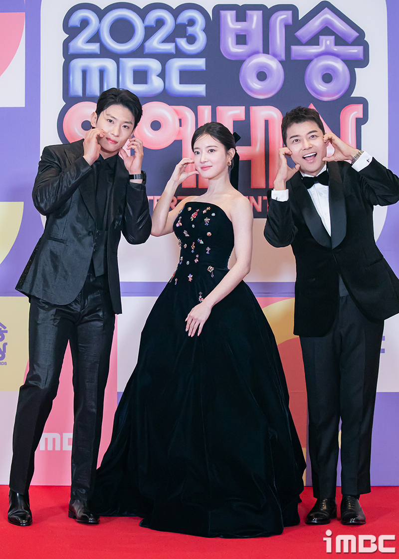 [움짤] 이세영, '미모는 거들 뿐' 열녀 MC