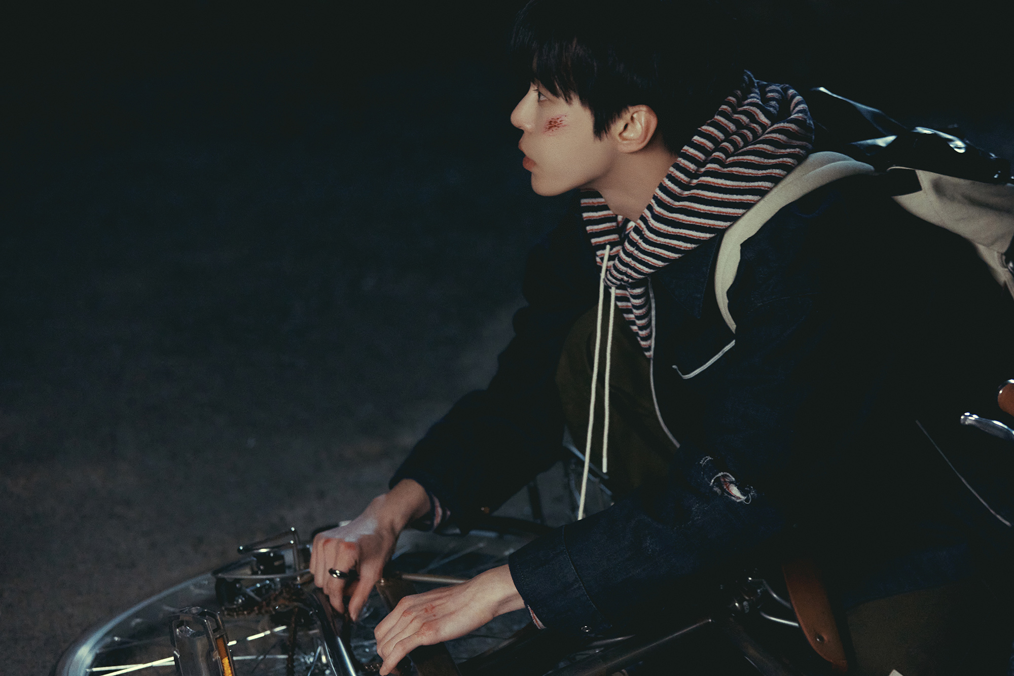 ‘솔로 데뷔 D-1’ NCT 도영, ‘반딧불’ MV 티저 공개