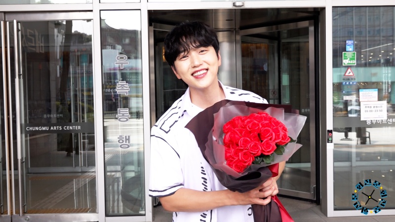 유튜브 최초 연극·뮤지컬 토크쇼 ‘회전문’, B1A4 산들 MC 발탁