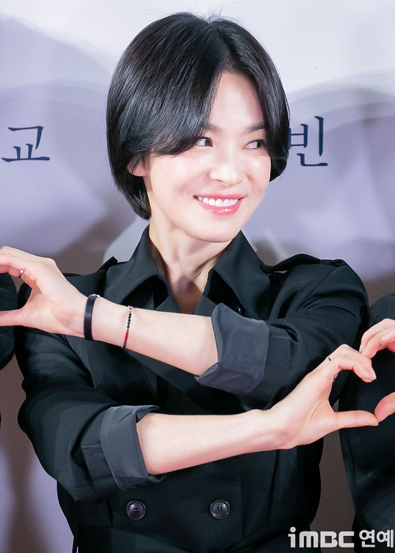 [움짤] 송혜교, 여유로운 미니멀 아름다움