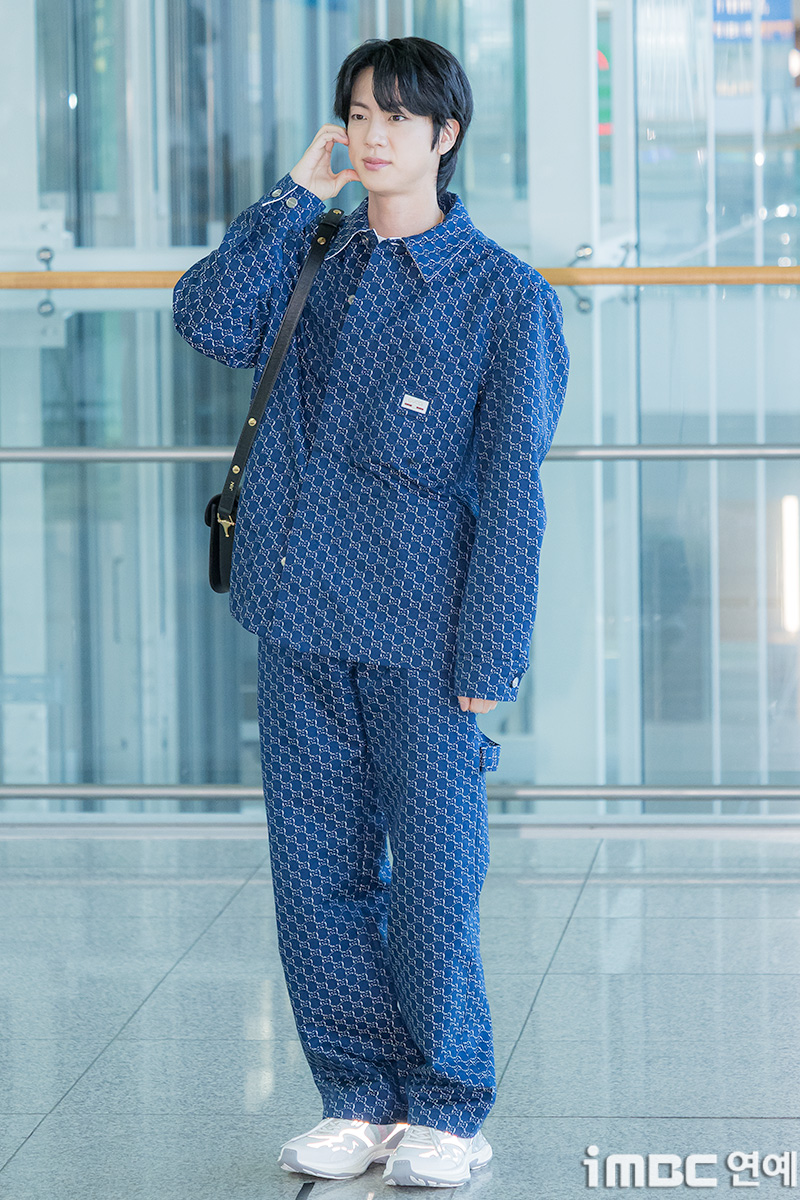 [포토] BTS 진, '아미에게 향하는 하트' | 기사상세 | iMBC 연예