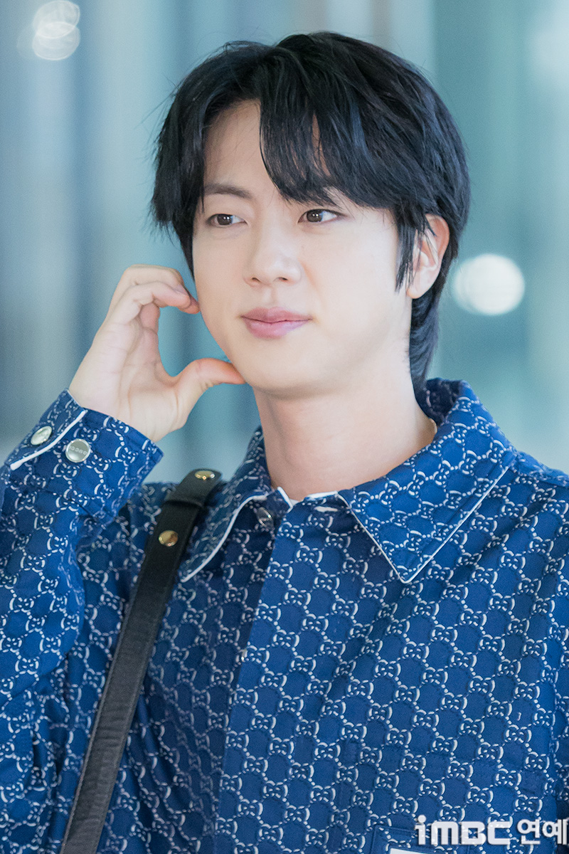 [포토] BTS 진, '아미에게 향하는 하트' | 기사상세 | iMBC 연예