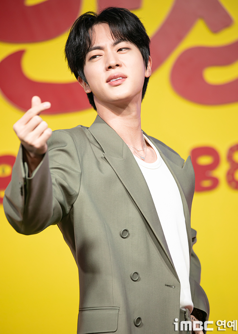[포토] BTS 진, 크으 봄날이구나