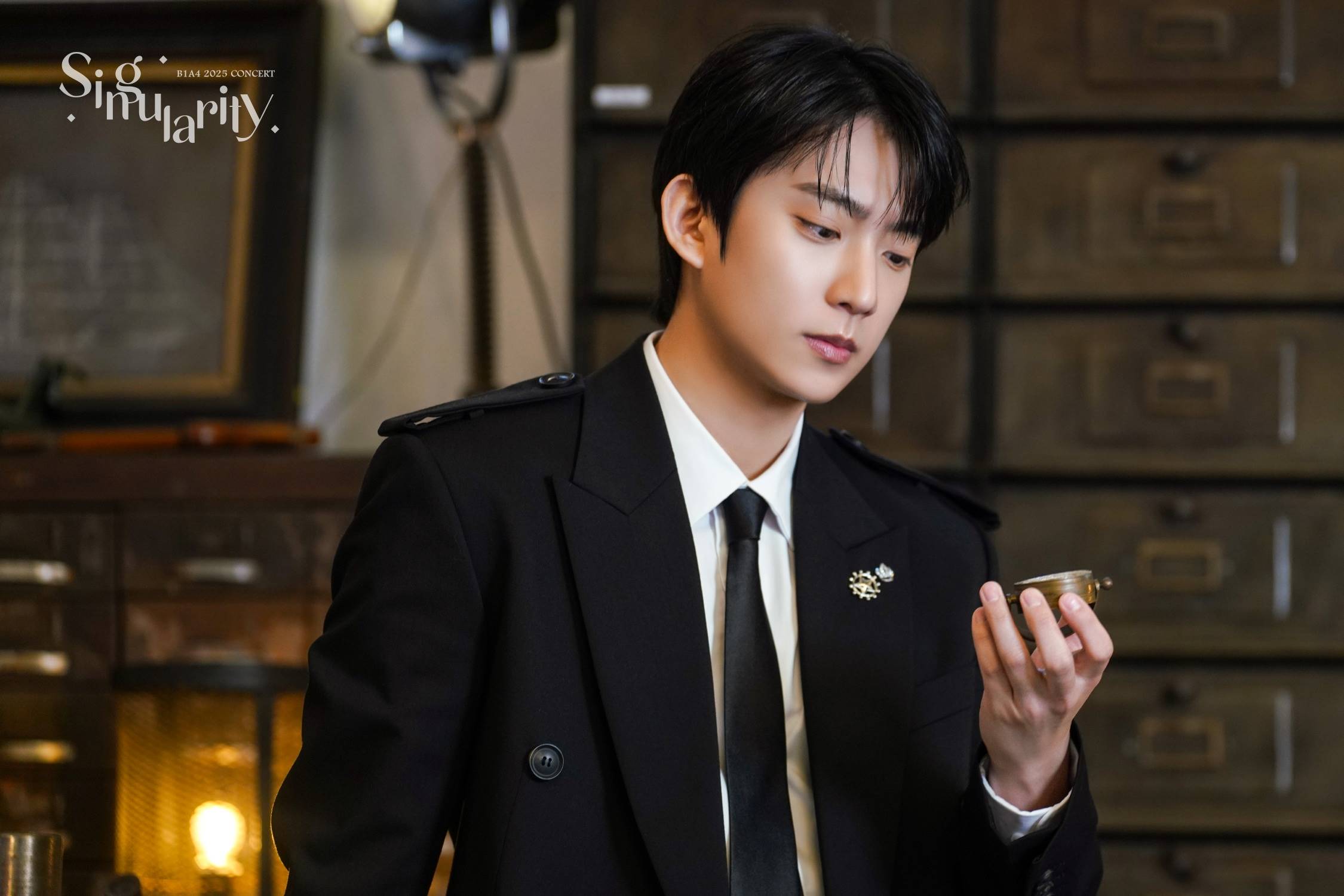 ‘데뷔 14주년’ B1A4, 한껏 예의 갖춘 포멀룩