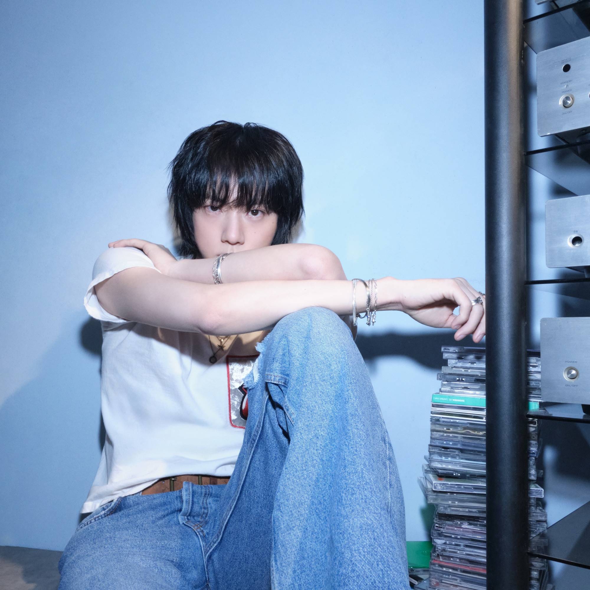 BTS 진, 英 메인 차트 입성…스포티파이 데일리 차트 2위 ‘껑충’