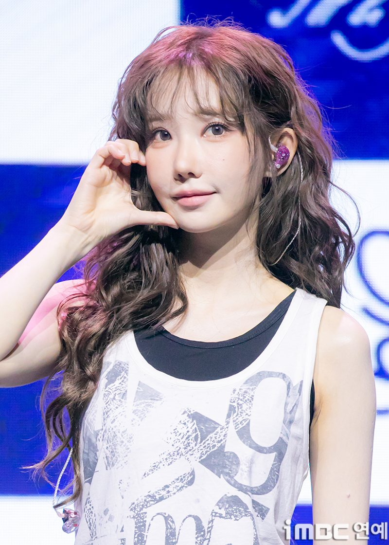 [움짤] QWER 마젠타, 빛나는 러블리