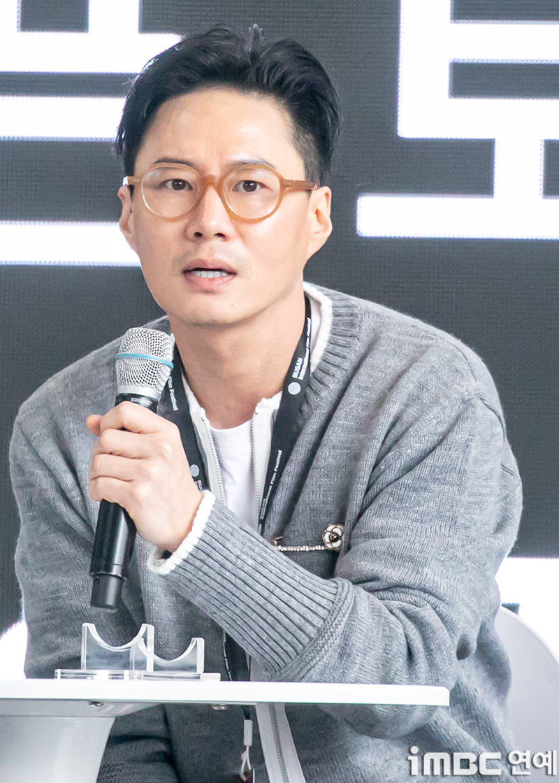 [30th BIFF] 이환 감독 '프로젝트 Y' "압도적 이해와 설득 위해 한소희-전종서 캐스팅"