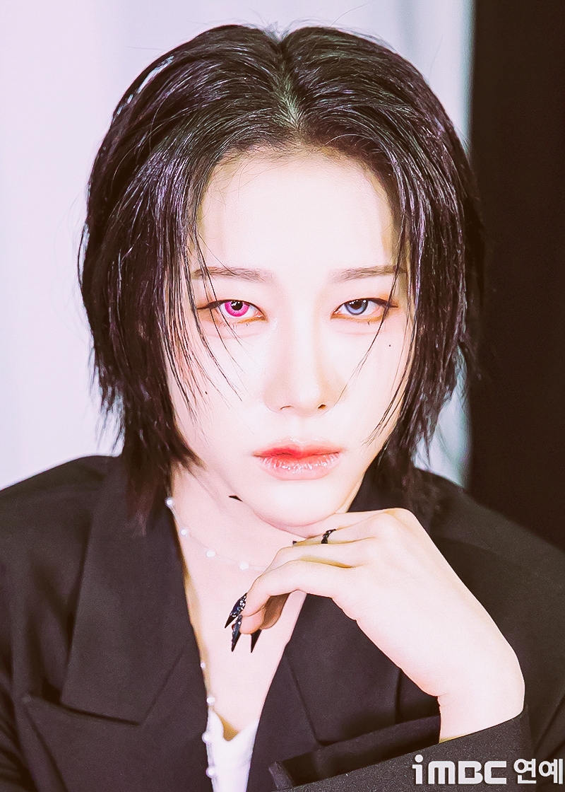 [움짤] 엑스러브 루이, 루비 눈빛 | 기사상세 | iMBC 연예