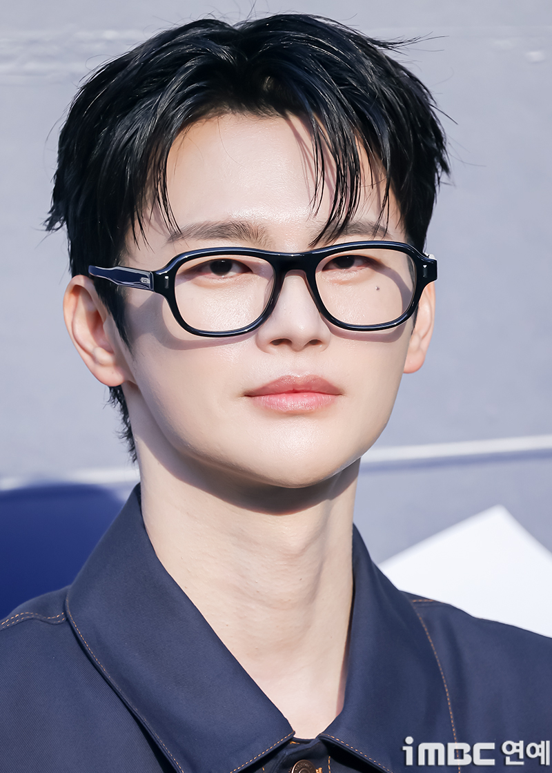 [포토] 서인국, 내일도 출근하는 직장인 모드 | 기사상세 | iMBC 연예