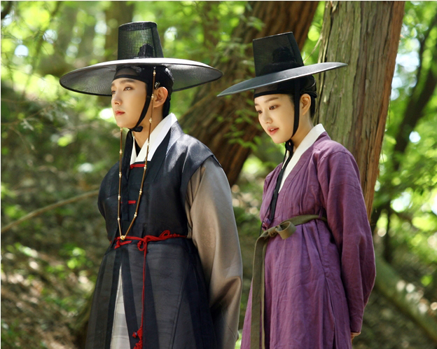 Scholar Who Walks at Night (Hangul: 밤을 걷는 선비; RR: Bameul Geotneun ...